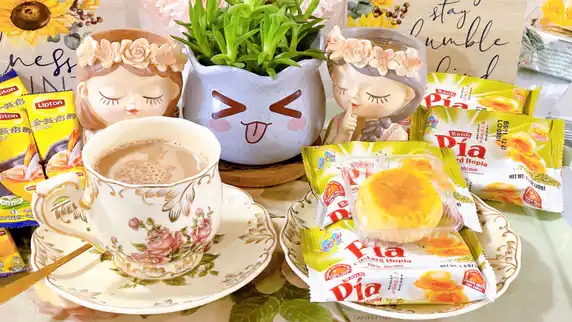 Banh Pia Custard Hopia - Weee!